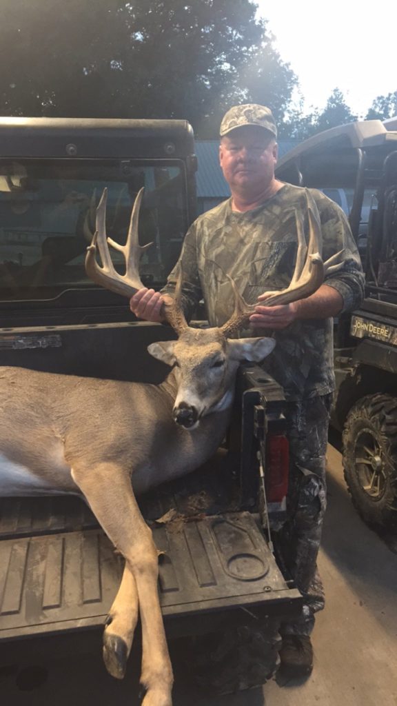 Monster Illinois Bucks | Gallery of Whitetail Hunts in Illinois