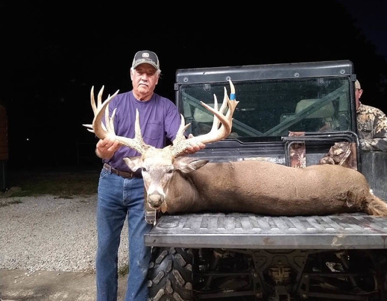 Trophy Whitetail Deer Hunts in Illinois | Samsons Ridge