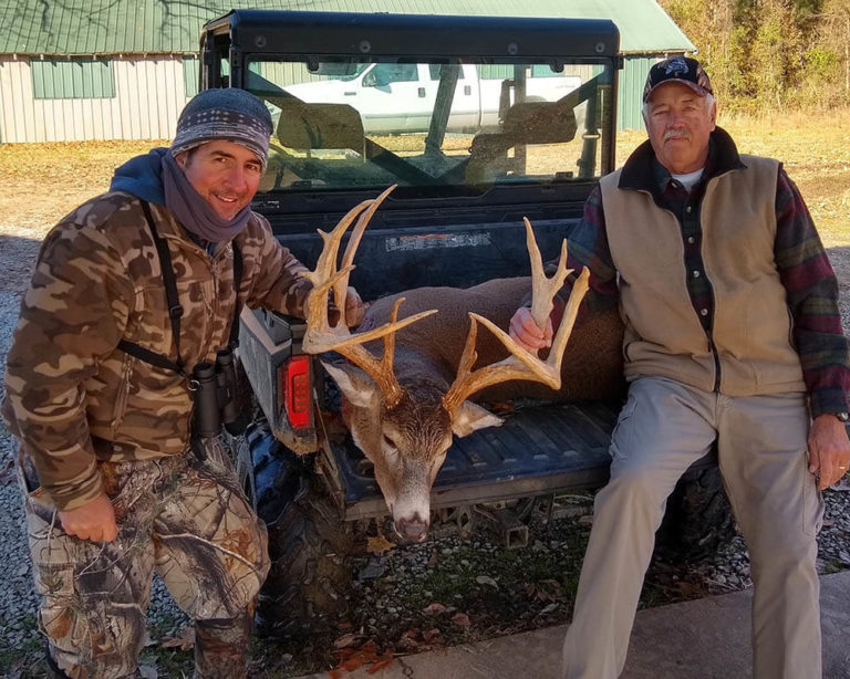 Monster Illinois Bucks | Gallery of Whitetail Hunts in Illinois